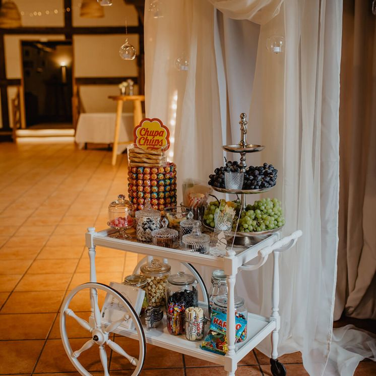 Candybar Wagen - Mein Lieblingsplatz - Individuelle Hochzeitsdekoration ...